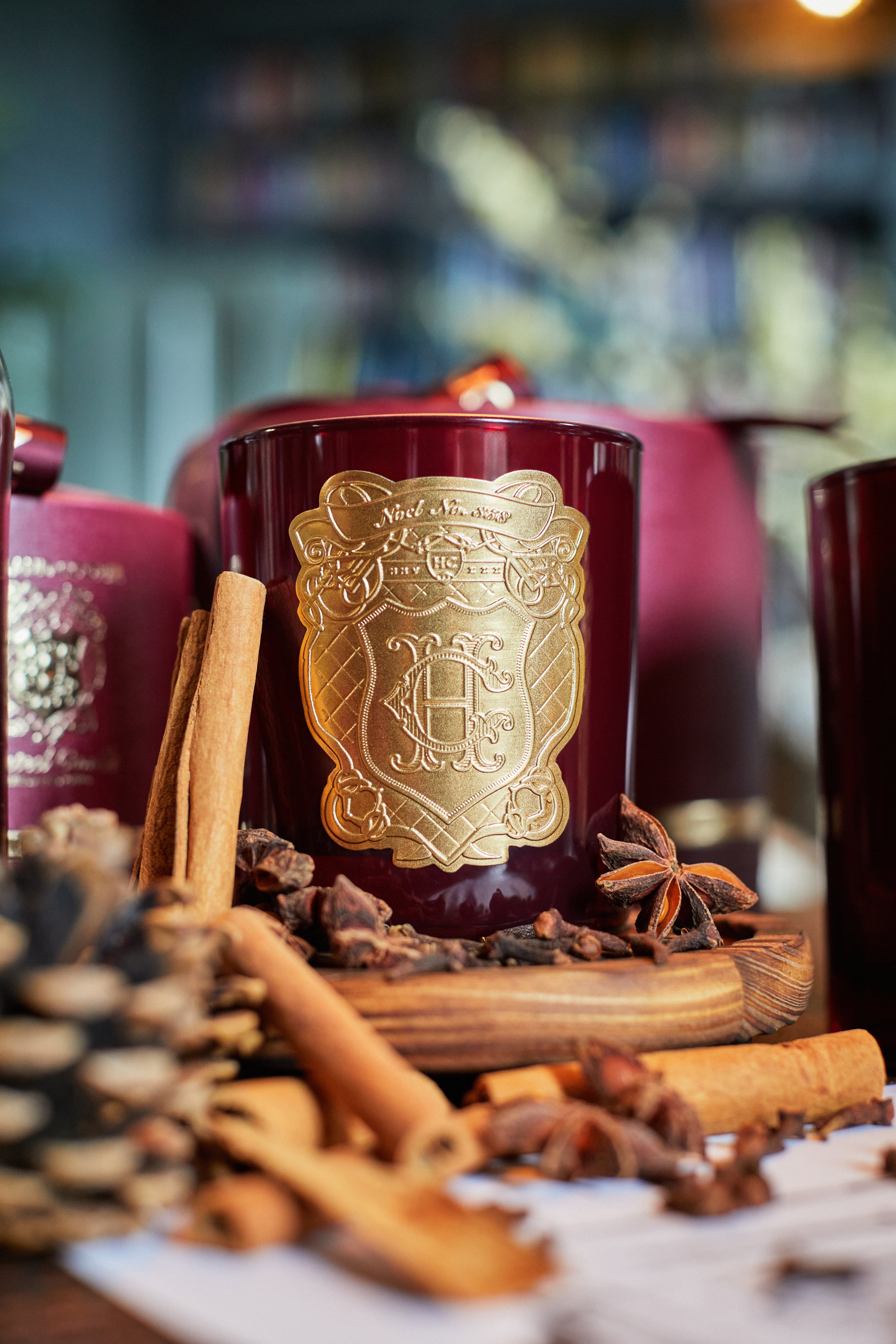 Double Wick Candle (Noel) – Holland Cooper