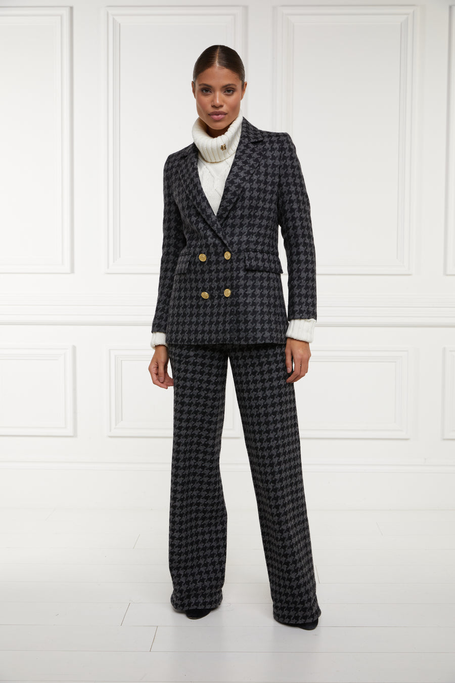 The Large Scale Charcoal Houndstooth Suit – Holland Cooper