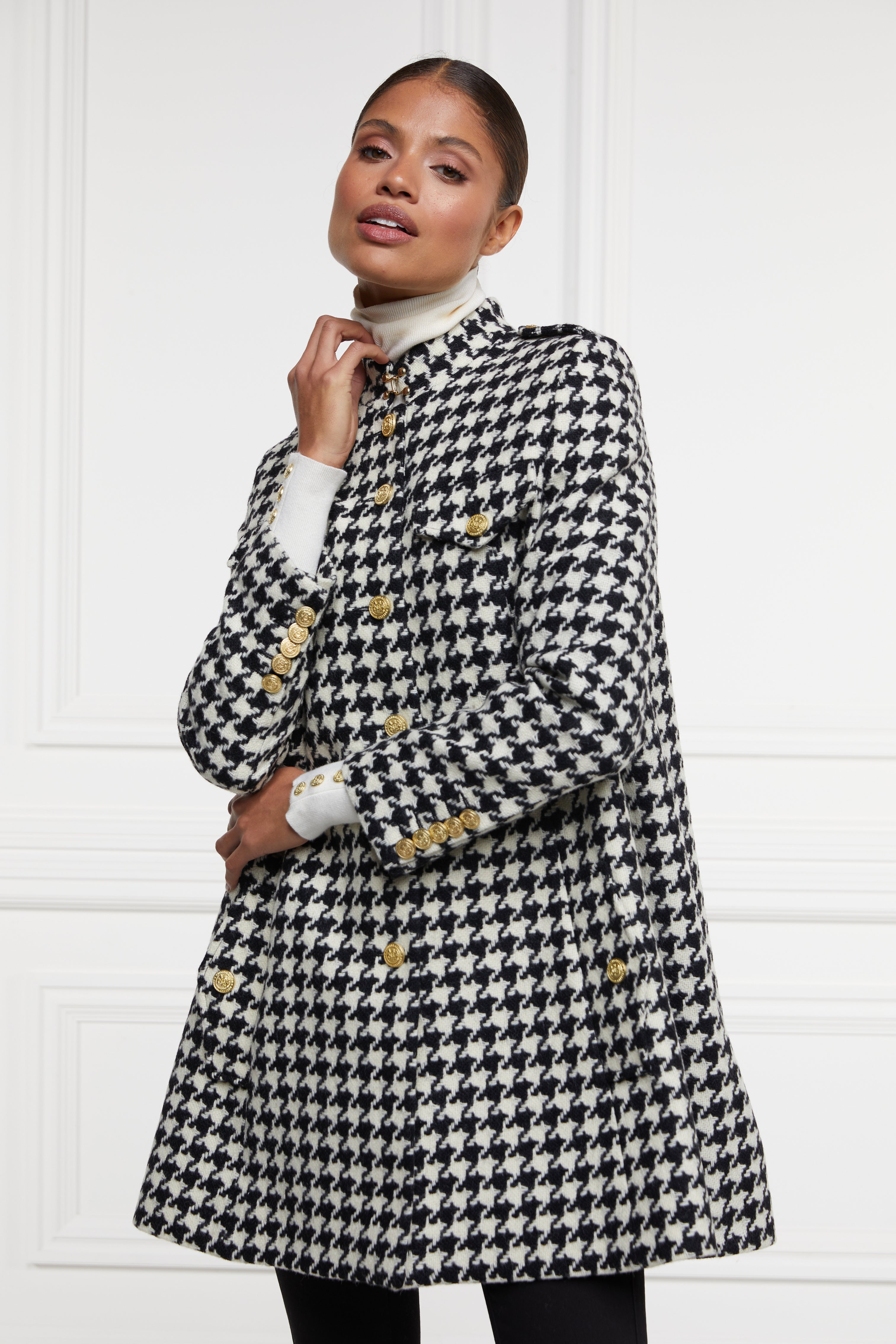 Jade's Houndstooth Cape Look (Large Scale Houndstooth) – Holland Cooper