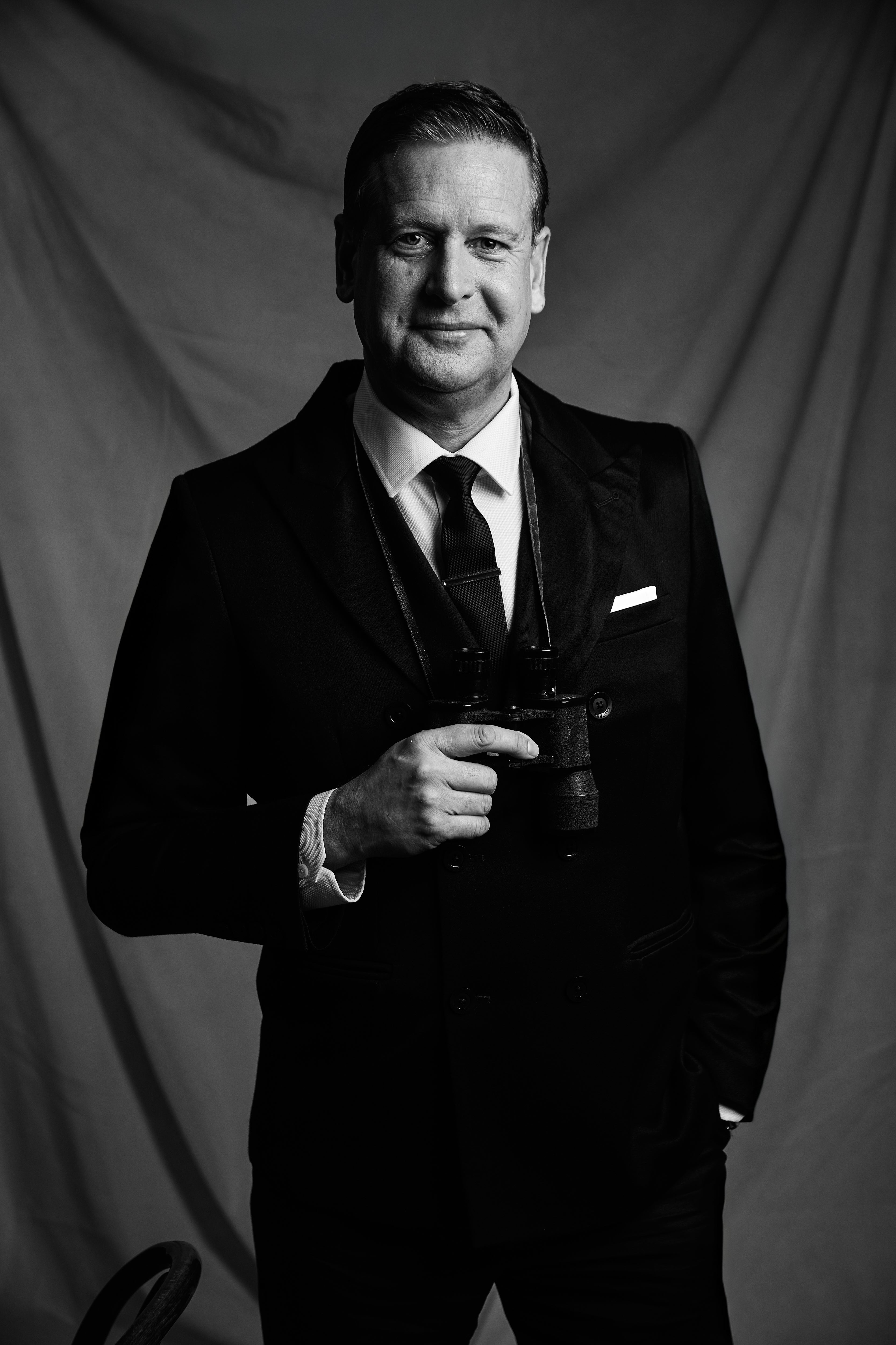 Ed Chamberlin (Navy Barathea) – Holland Cooper