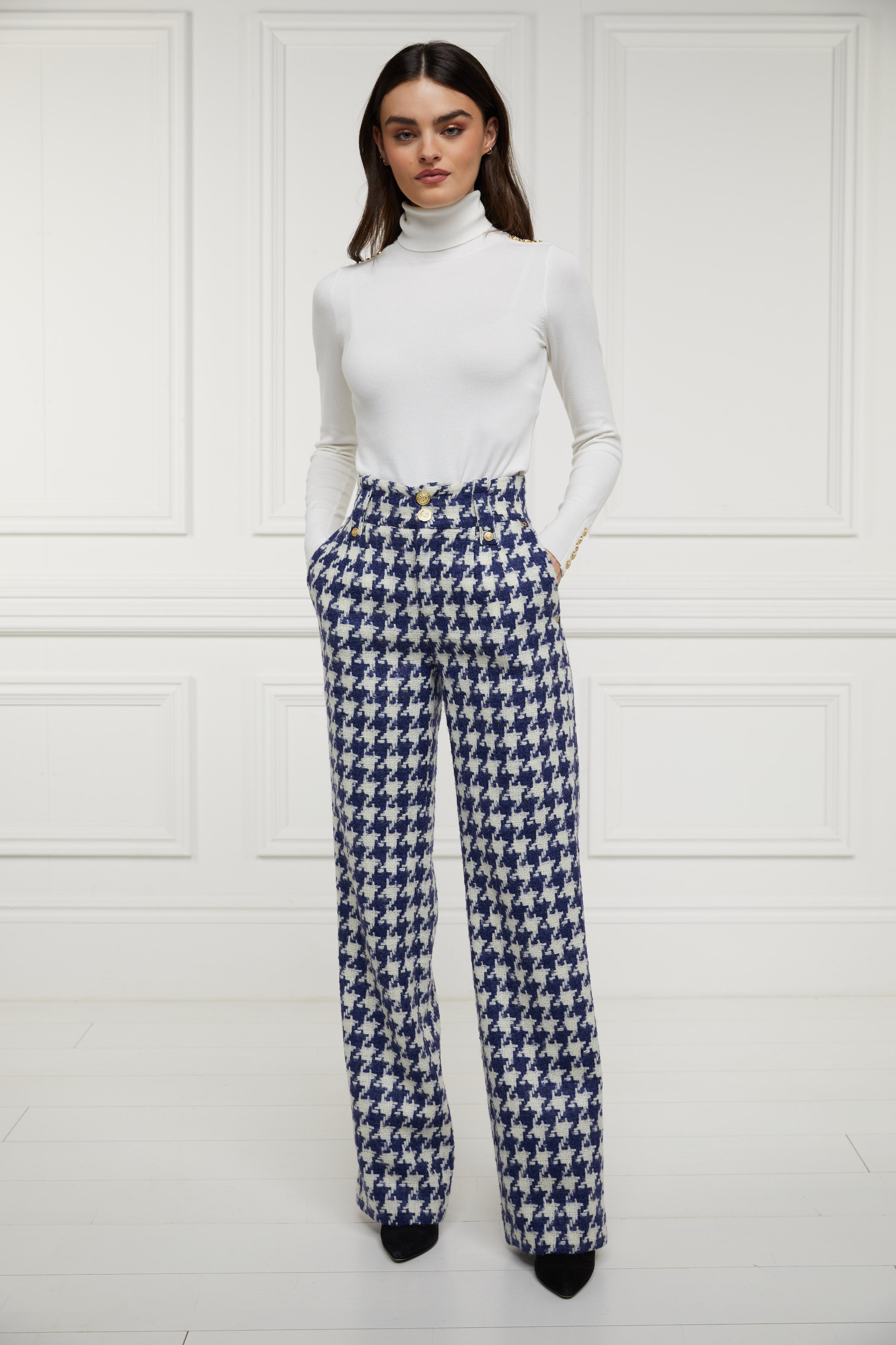 The Large Scale Navy Houndstooth Suit – Holland Cooper