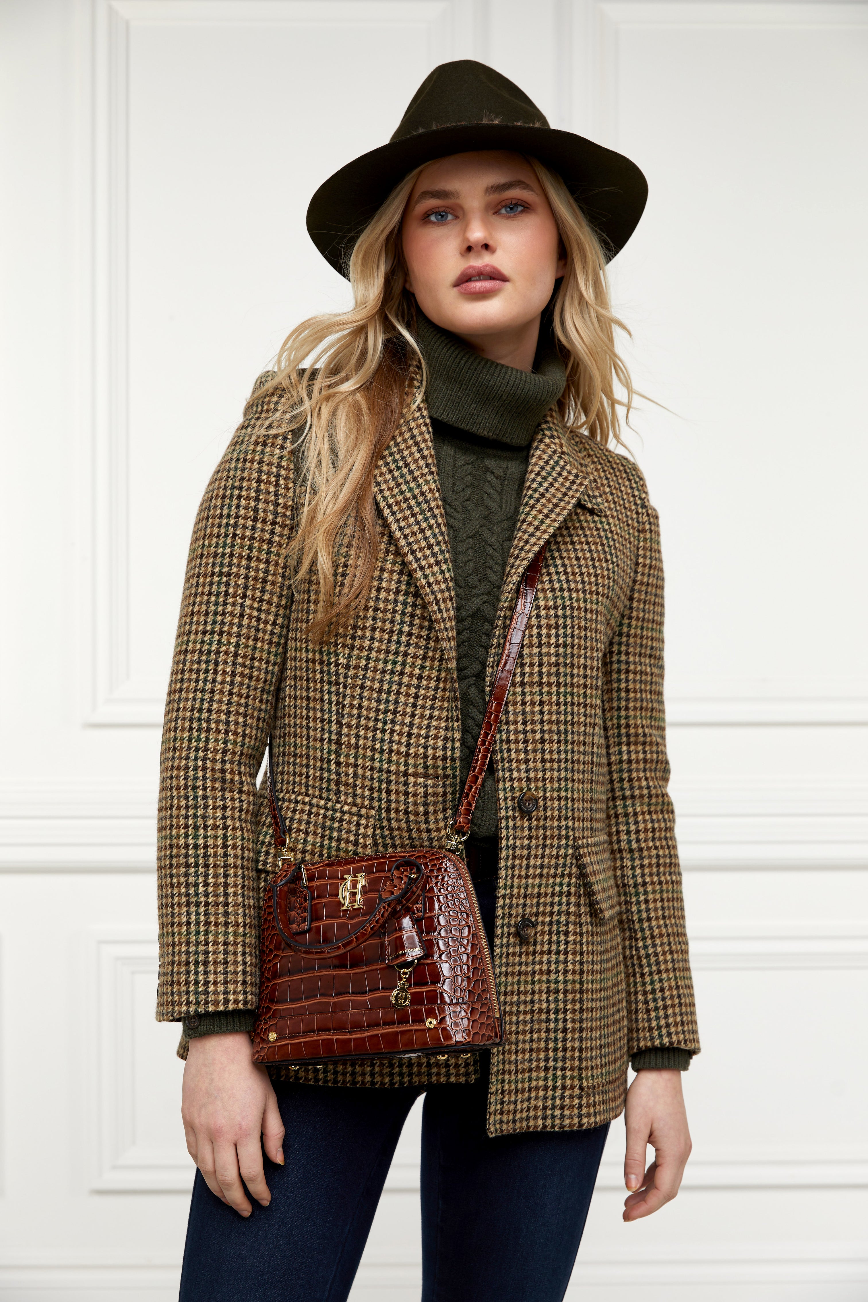Country Roll Neck Knit (Forest Green) – Holland Cooper