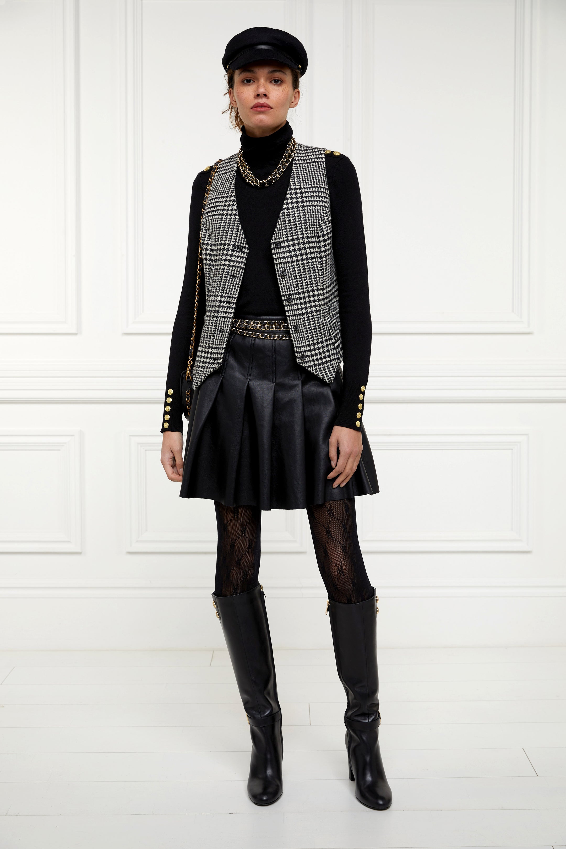 Faux Leather Pleated Mini Skirt (Black) – Holland Cooper