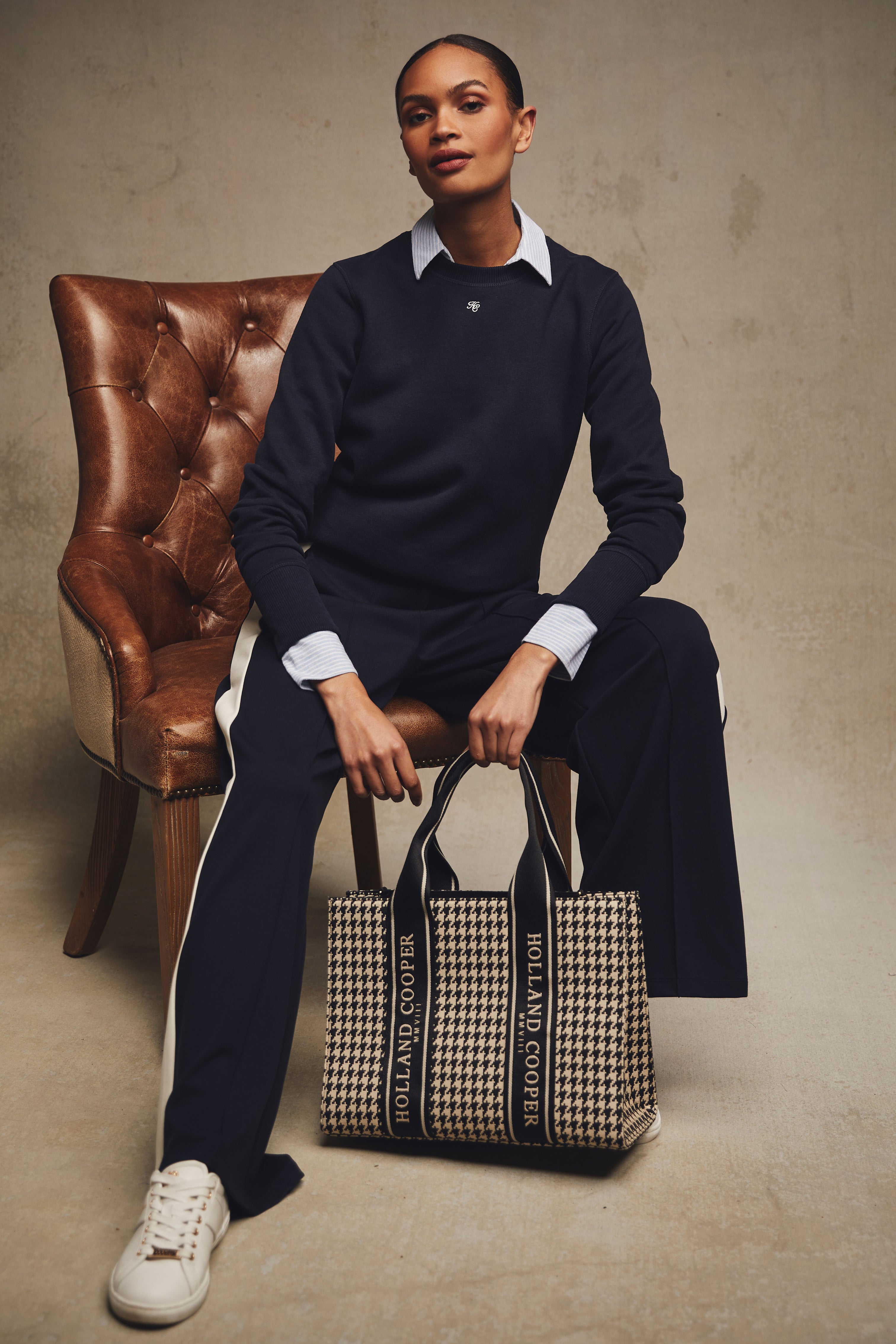 Monogram Crew Neck Sweat (Ink Navy) – Holland Cooper