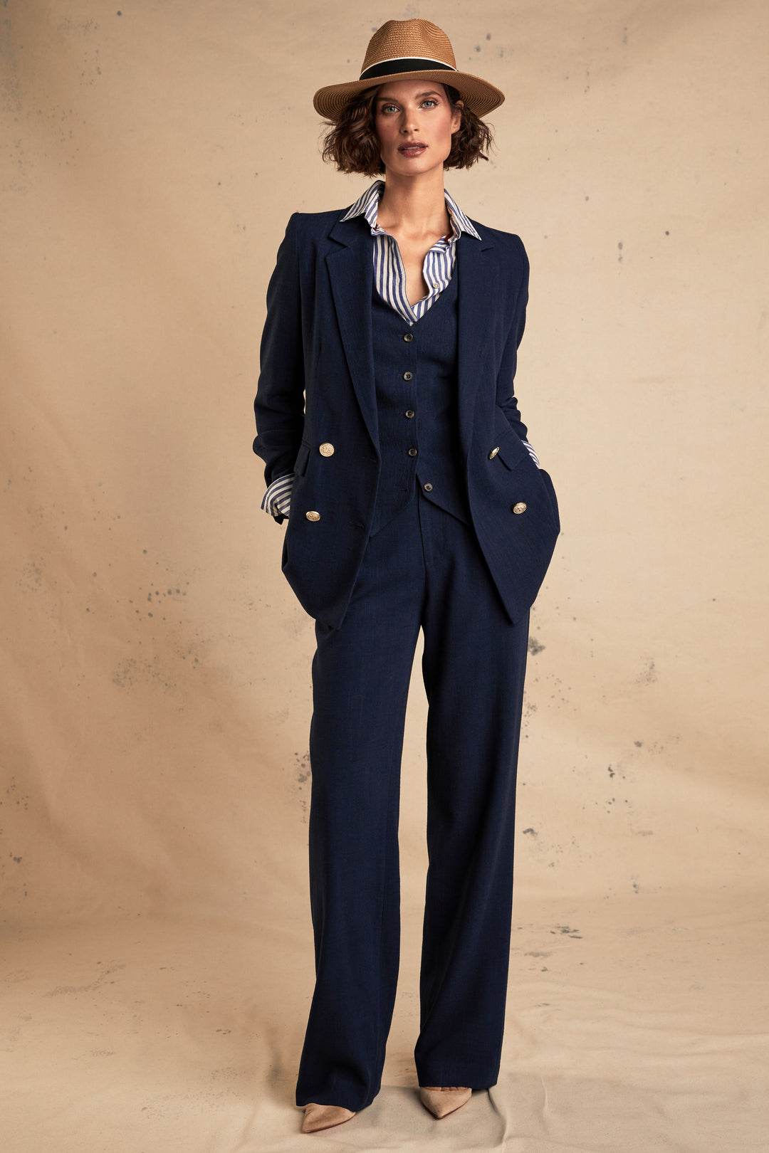 The Navy Linen Suit – Holland Cooper
