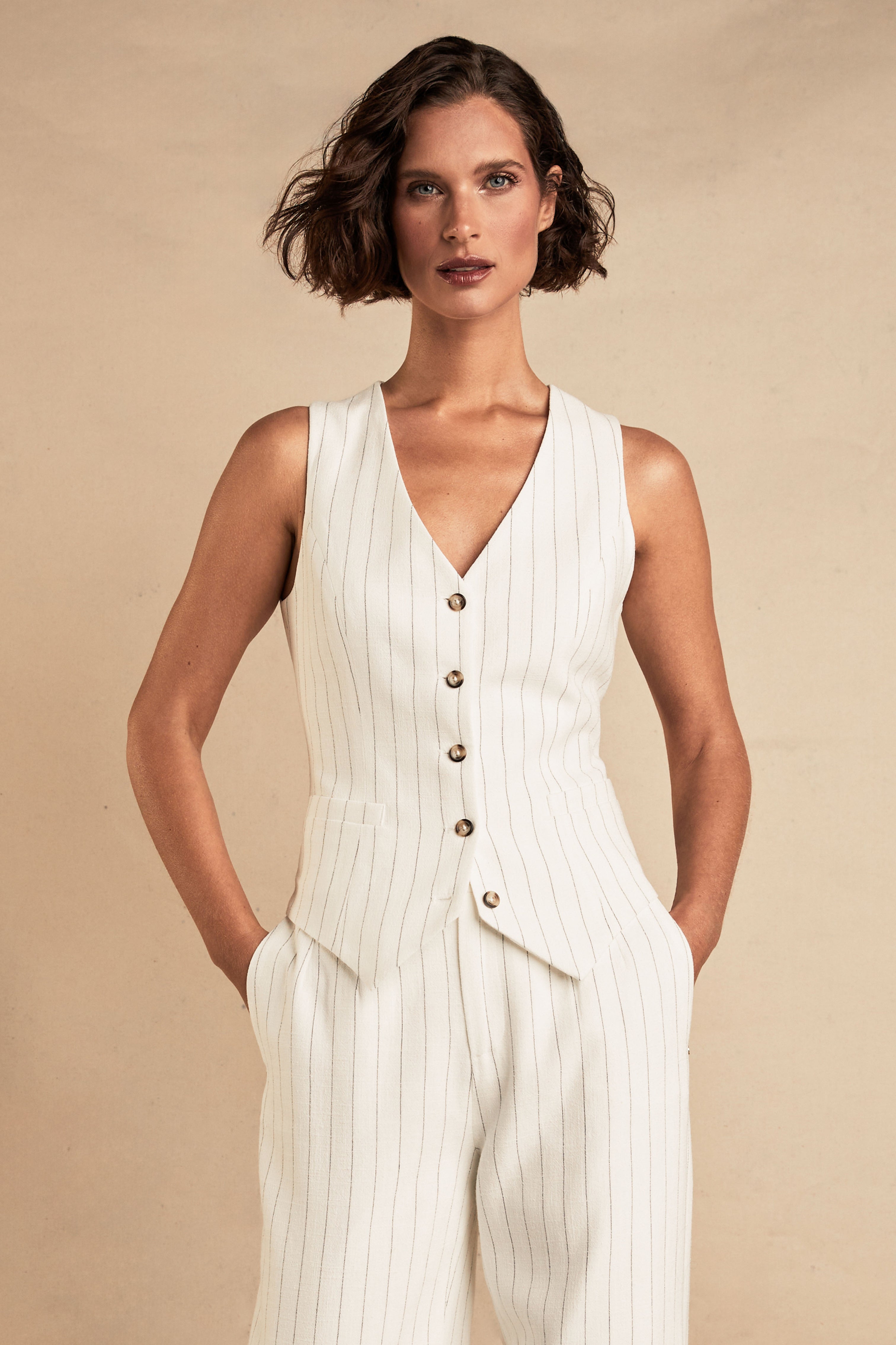 Hampton Waistcoat (Oyster Linen Pinstripe) – Holland Cooper