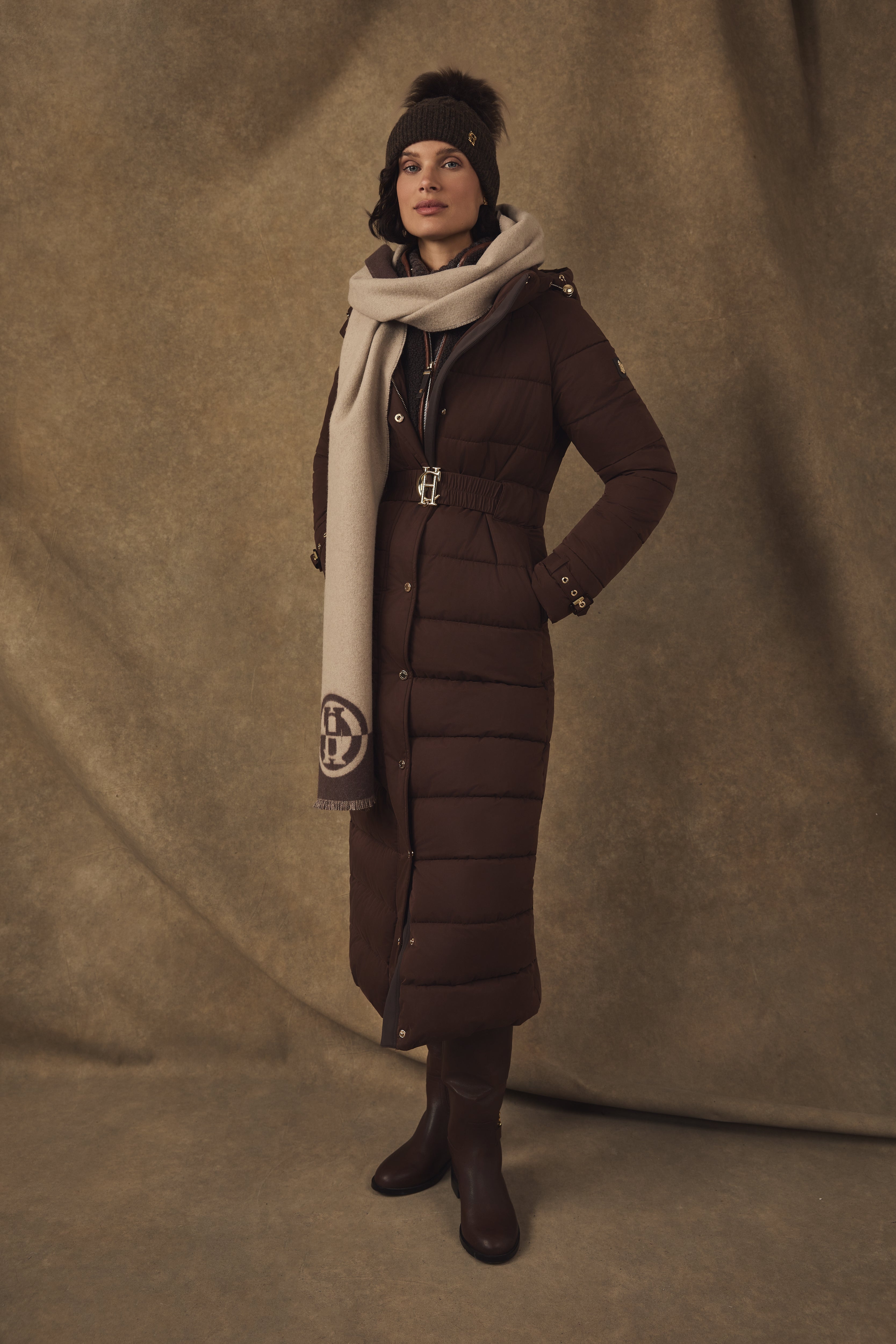 Sloane Cable Bobble Hat (Chocolate) – Holland Cooper