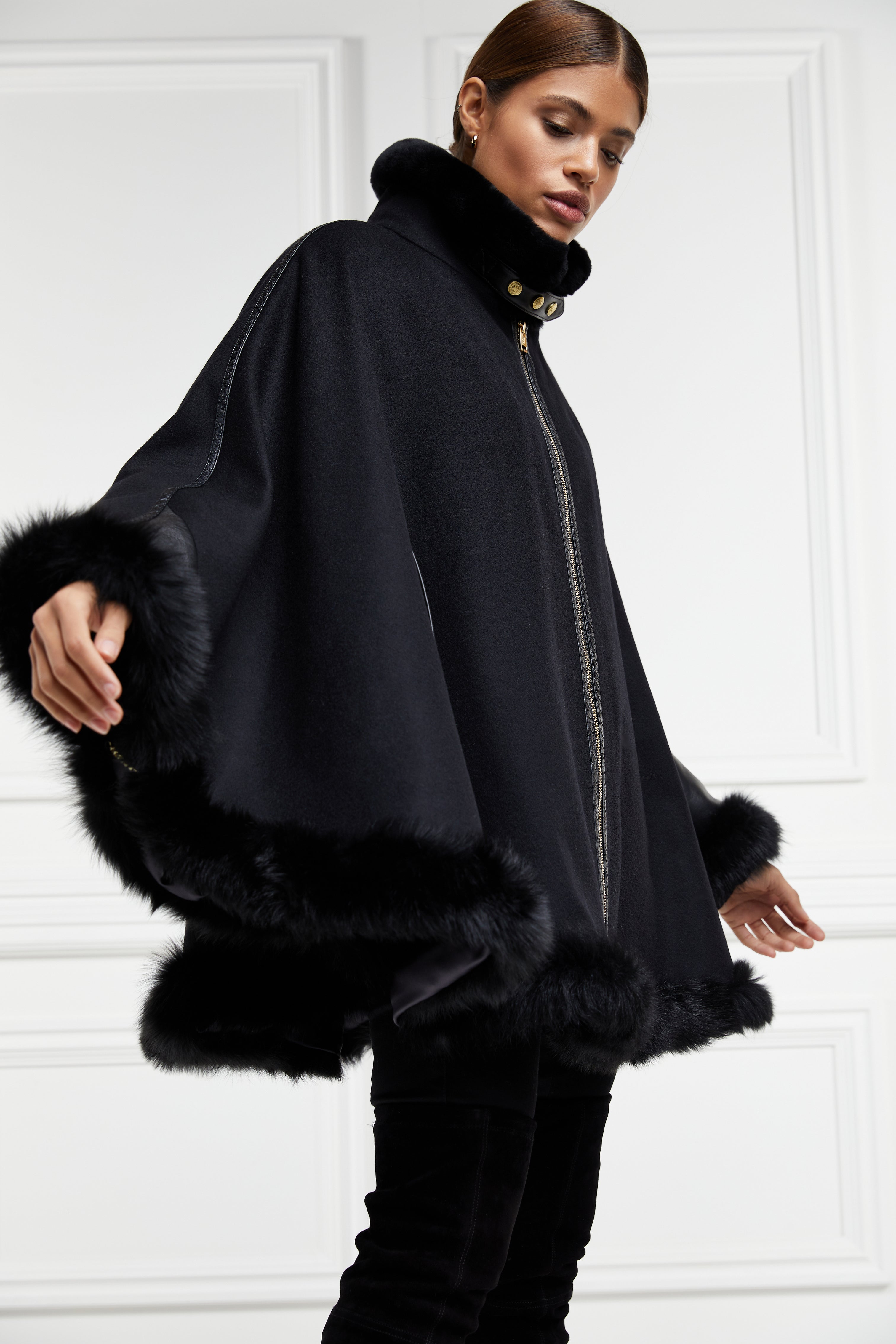 Gold Label Chiltern Cape (Soft Black) – Holland Cooper