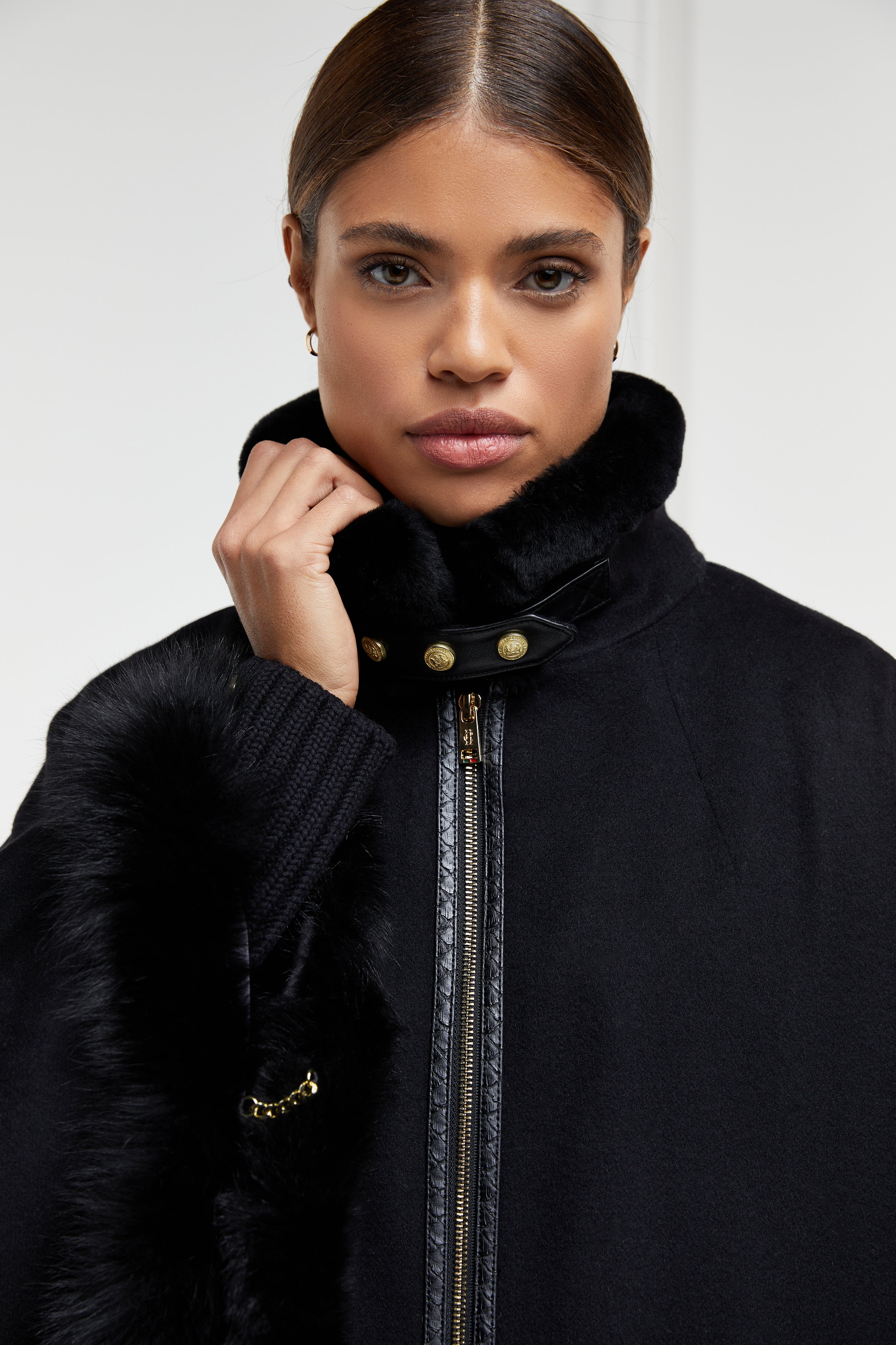 Gold Label Chiltern Cape (Soft Black) – Holland Cooper