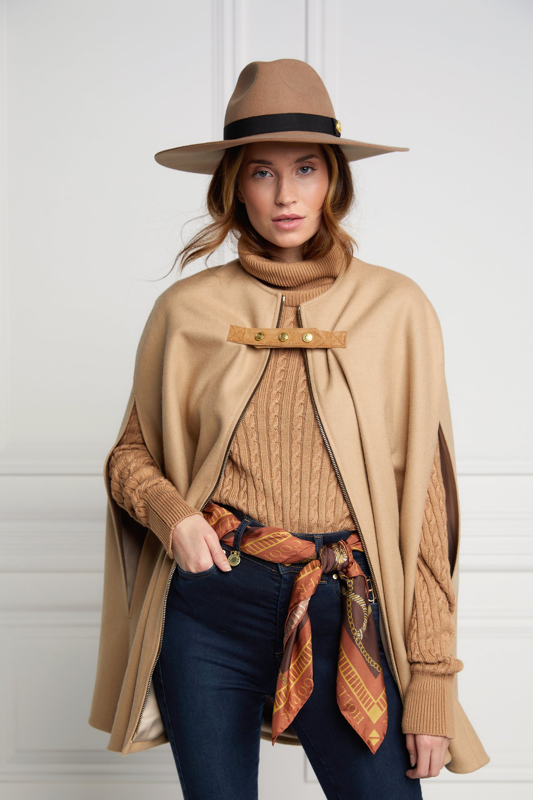 Slim Cape (Camel) – Holland Cooper